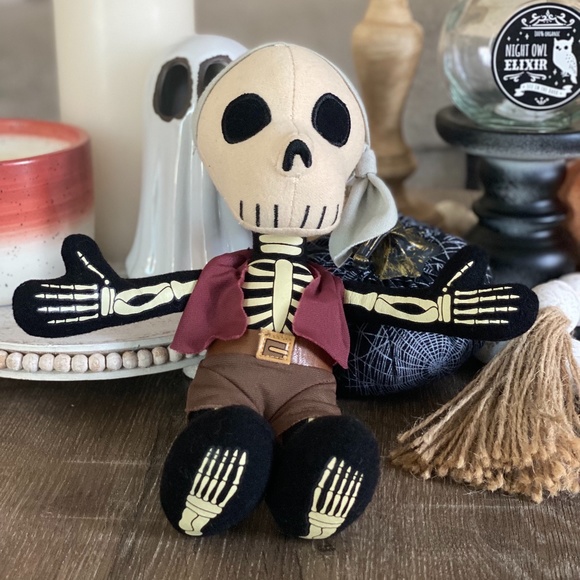 Disney | Toys | Disney Parks Pirates Of The Caribbean 9 Pirate Skeleton ...